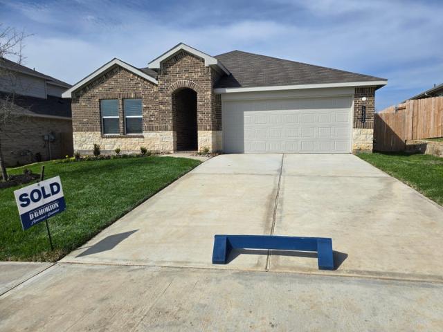 Single story home, 4bdroom with 2 full bath