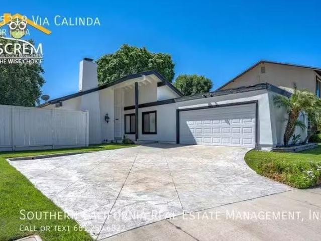 Single Story Three Bedroom Home in Valencia 25318 Via Calinda