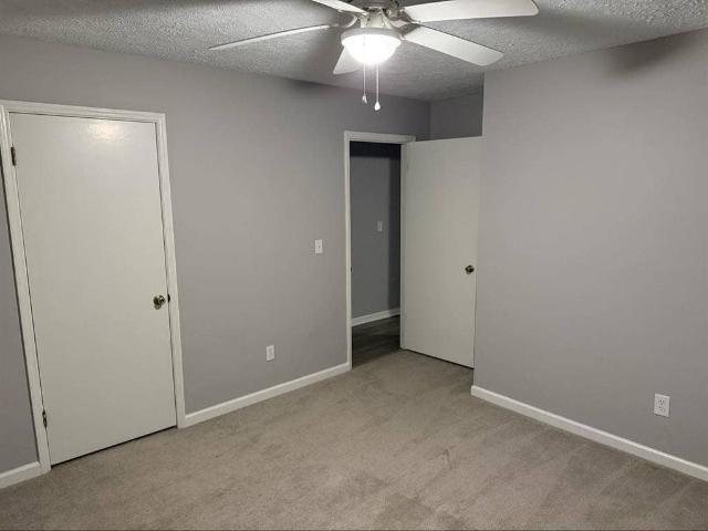 Single room w/ private bathroomm