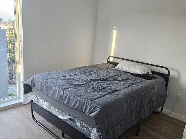 Single room with private bathroom