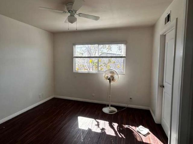 Single room with Shared bath