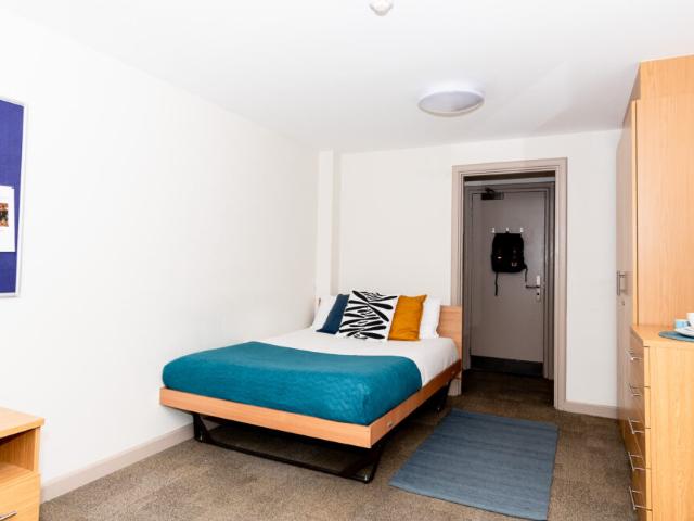 Single room with shared bathroom C small or basement floor, at Goodenough College