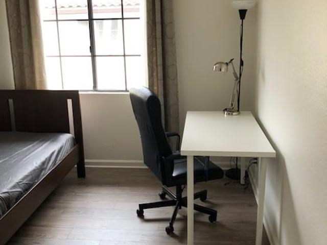 Single Room Availab for Rent in La Jolla Townhouse