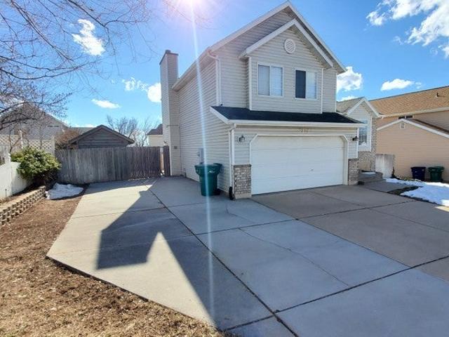 Single room for rent with private bathroom