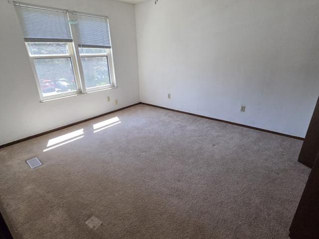 Single Room for Rent in Quiet Townhouse