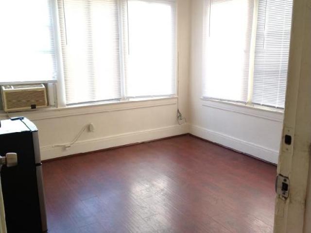 SINGLE ROOM FOR RENT PRIVATE BATH PLEASE READ DES