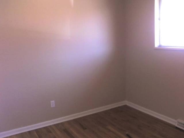 Single Room in 7 bed house in Aurora