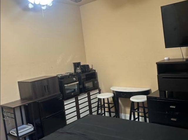 Single Room in 1 bed apartment in San Jose