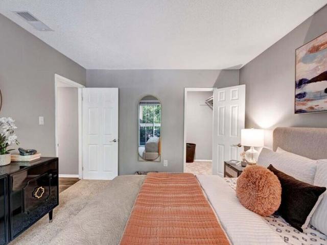 Single Room in 2 bed apartment in Raleigh