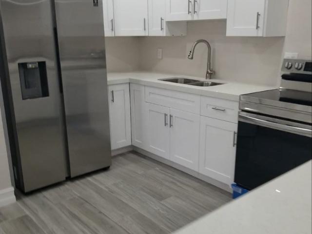 Single Room in 2 bed house in Miami