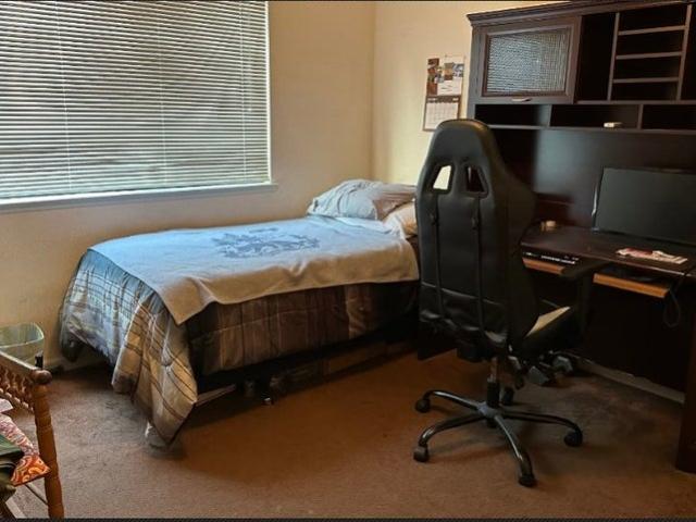 Single Room in 3 bed house in Napa