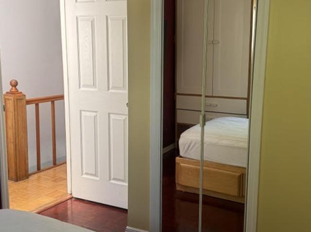 Single Room in 3 bed house in New York