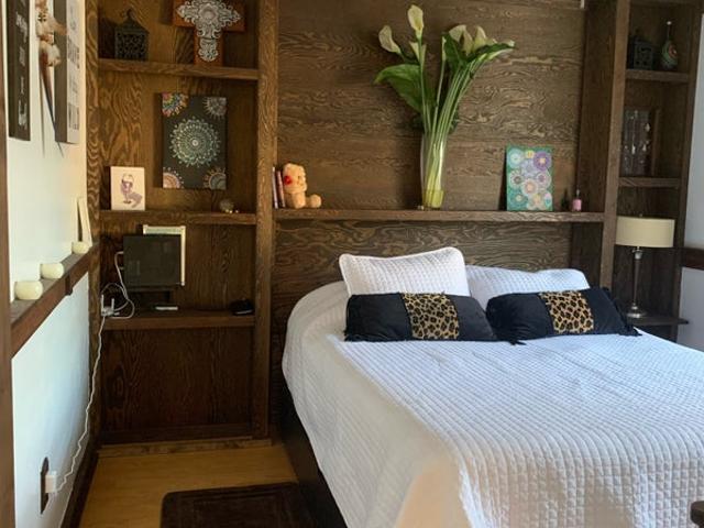 Single Room In Beautiful Townhouse