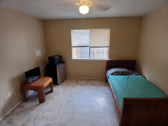 Single Room in Conroe | Shady Pine Dr | $mo | $150