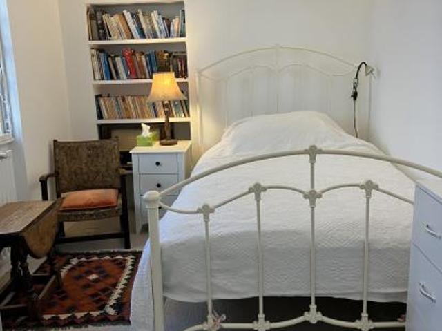Single room in Holloway N7, up to 3 nights a week, available from 23 June to 28 August