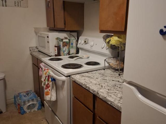 single women roommate