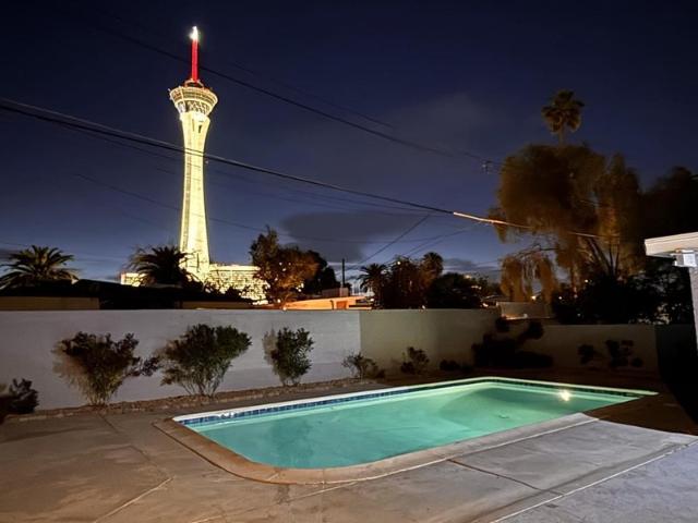 SingleStory Pool Home • Free Laundry • Fast WiFi