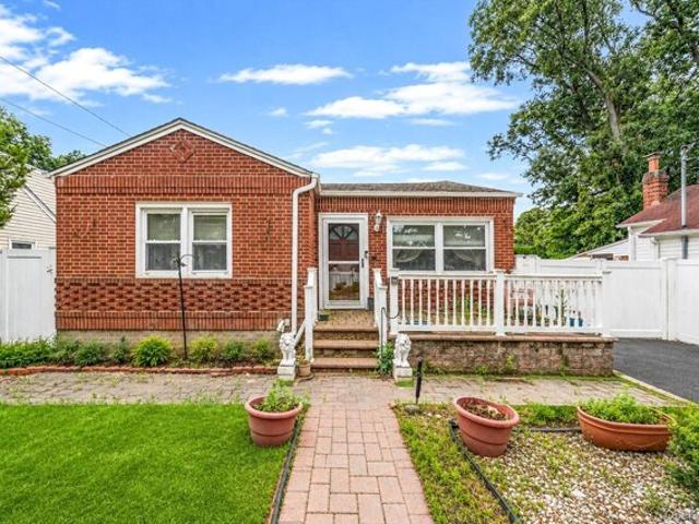 Sioux St, Ronkonkoma, Home For Sale