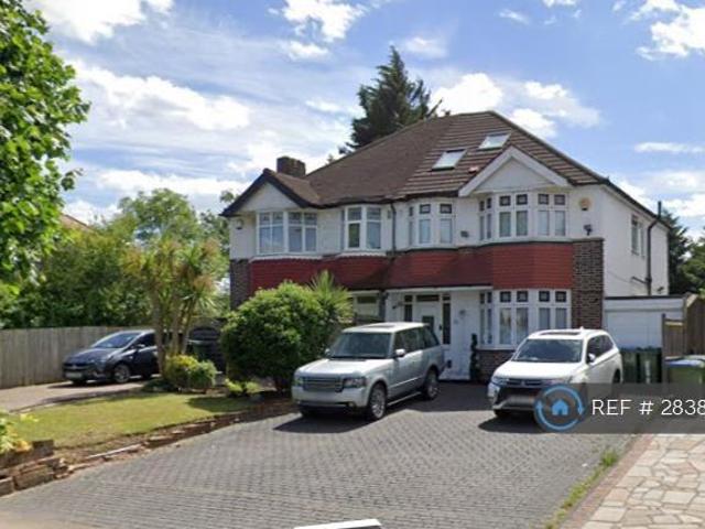 Sidcup Road, London, SE9 5 bed semi detached house to rent £2,950 pcm £681 pw