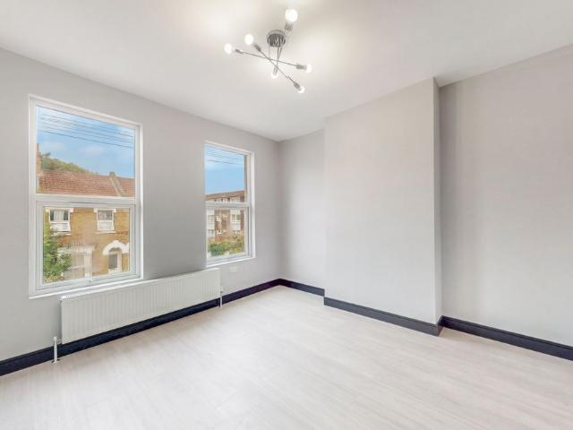 Siddons Road, London N17, 2 bed flat to rent, £2,000 pcm | PrimeLocation