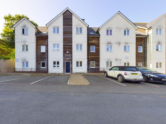 Apsley Court, 1 Siding Road PL4, 2 bed flat to rent, £900 pcm | PrimeLocation