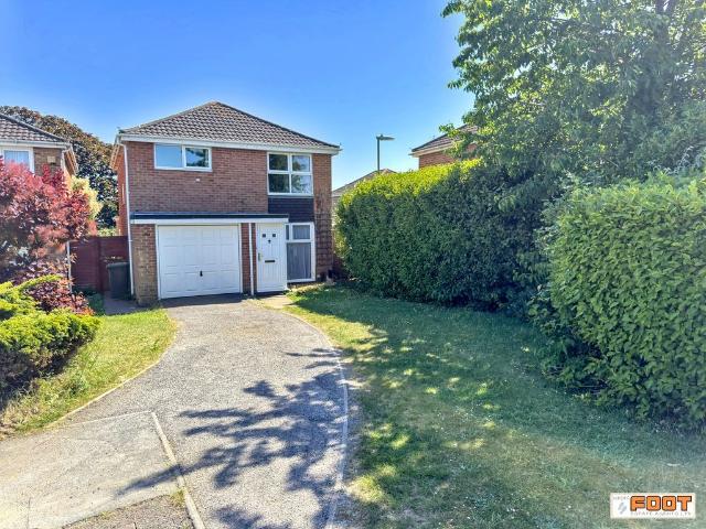 Sidlesham Close, Hayling Island. PO11, 3 bed detached house to rent, £1,700 pcm | PrimeLocation