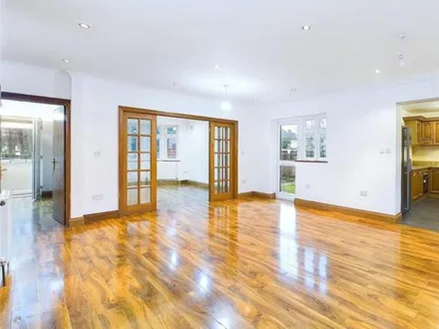 Sidmouth Avenue, London, TW7 4DW, United Kingdom | 4 bed house for rent #139267794 | Rentberry