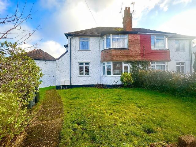 Sidmouth Road, Orpington, Kent, BR5 2EQ 2 bed flat to rent £1,550 pcm £358 pw