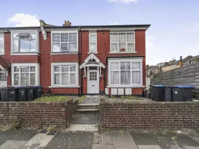 Sidney Avenue, Palmers Green 2 bed flat for sale £350,000