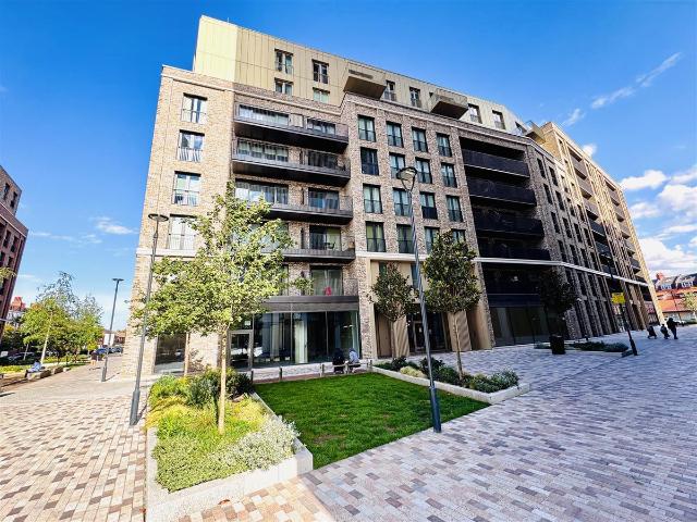 Sidney Street, London E1, 2 bed flat to rent, £3,200 pcm | PrimeLocation