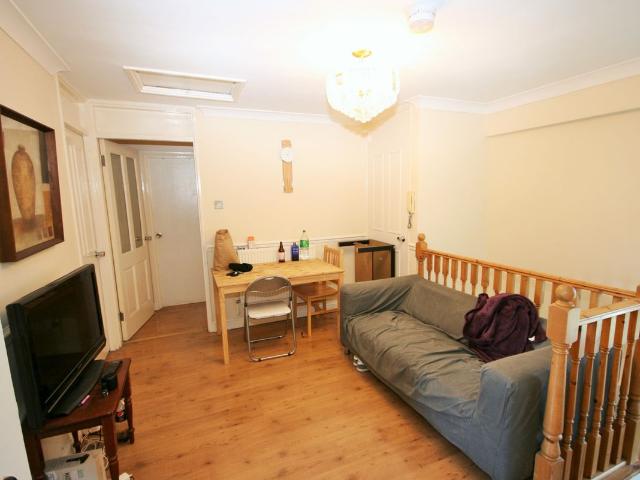 Sidney Street, Whitechapel E1, 4 bed flat to rent, £3,850 pcm | PrimeLocation