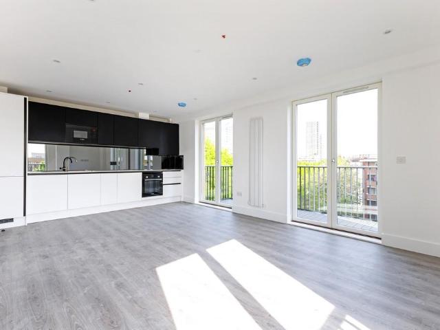 Sidney Street, Whitechapel, London 1 bed apartment to rent £2,000 pcm £462 pw