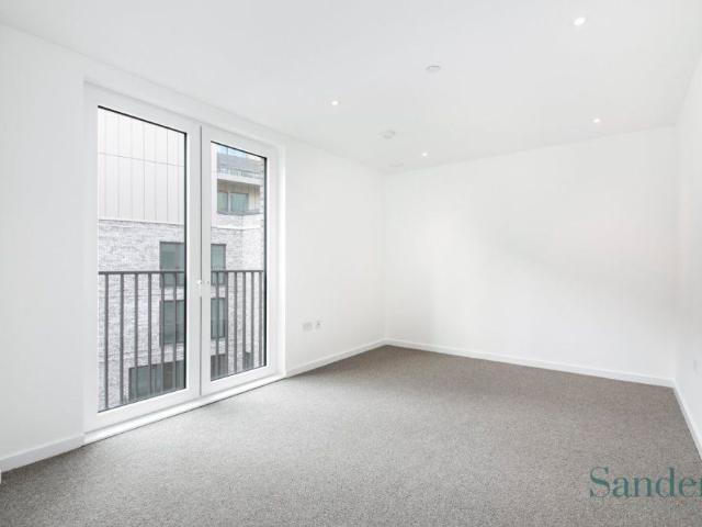 Sidney Street, Whitechapel, London E1, 2 bed flat to rent, £3,000 pcm | PrimeLocation