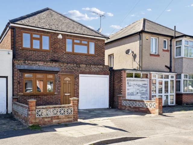 Sidney Road, Harrow 4 bed detached house to rent £2,650 pcm £612 pw