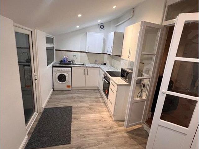 Sidney Road, London SE25, Room to rent, £795 pcm | PrimeLocation