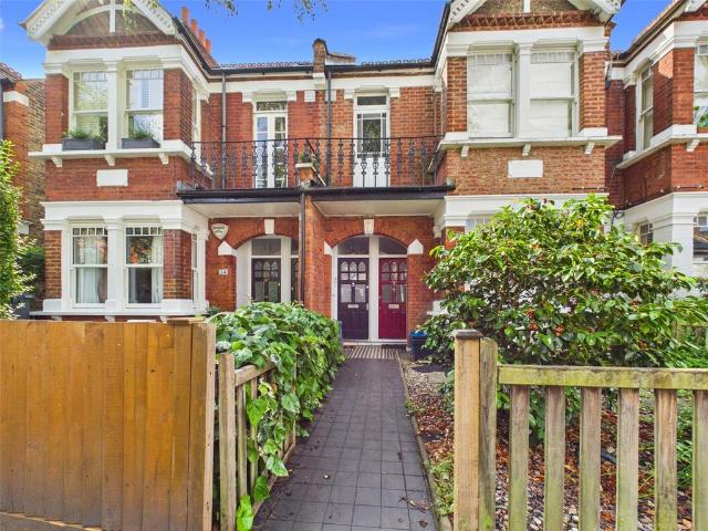 Sidney Road, St Margarets 2 bed maisonette to rent £2,350 pcm £542 pw