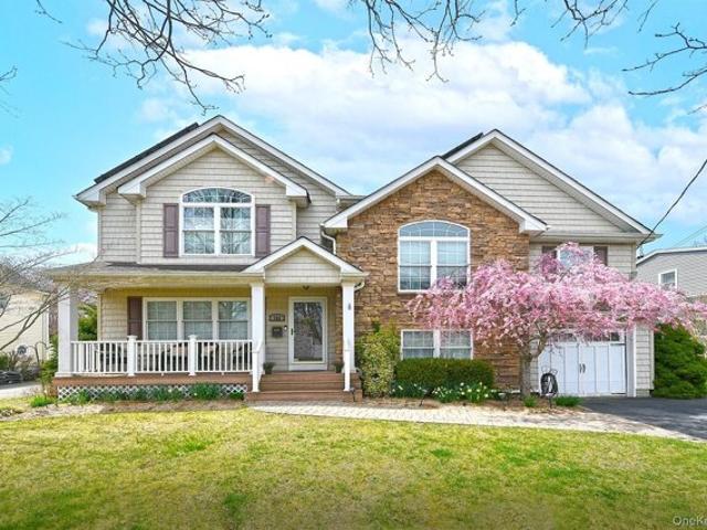 Siegel Blvd, Babylon, Home For Sale