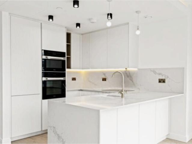 Siena House, 11 Bollinder Place. 2 bed flat to rent £4,400 pcm £1,015 pw