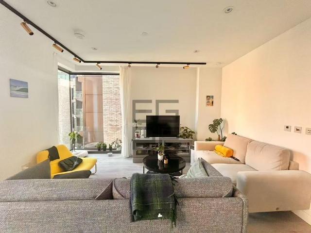 Siena House, London EC1V 2 bed flat to rent £4,000 pcm £923 pw