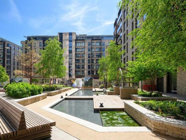 Siena House, London EC1V 2 bed flat to rent £4,300 pcm £992 pw