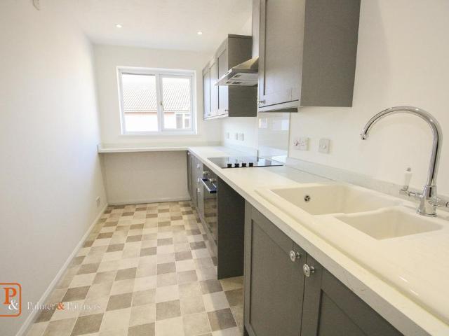 Siena Mews, Colchester, Essex, CO2 2 bed apartment to rent £1,000 pcm £231 pw