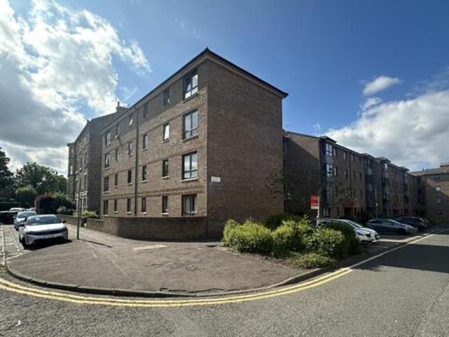 Sienna Gardens, Edinburgh, 2 Bedroom Flat