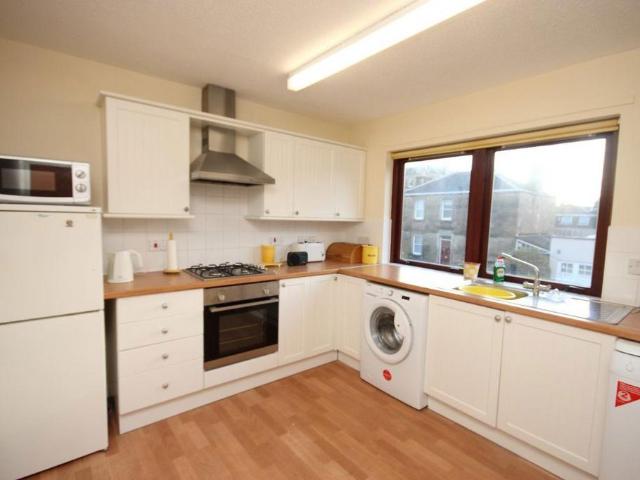 Sienna Gardens, Sciennes, Edinburgh 3 bed flat to rent £2,250 pcm £519 pw