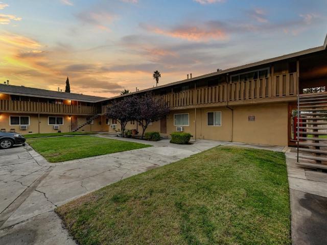 Sierra Court Apartments 2 Bedroom Apartment for Rent at 6901 Florin Rd, Sacramento, CA 95828