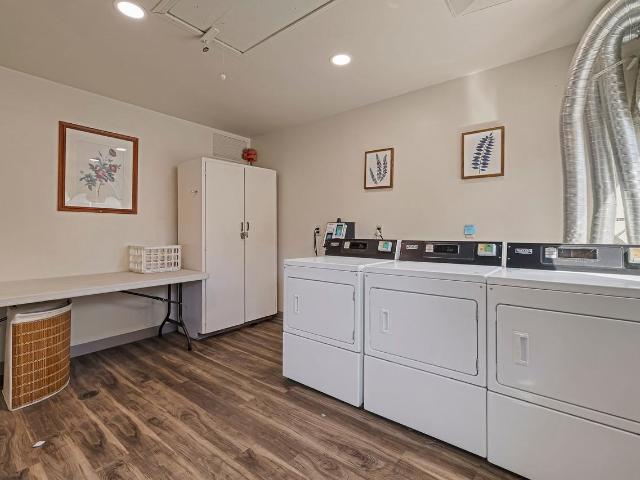 Sierra Manor Apartments: Great Location and Exceptional Amenities 2 Bedroom Apartment for Rent at 1836 Laburnum Ave, Chico, CA 95926 The Avenues