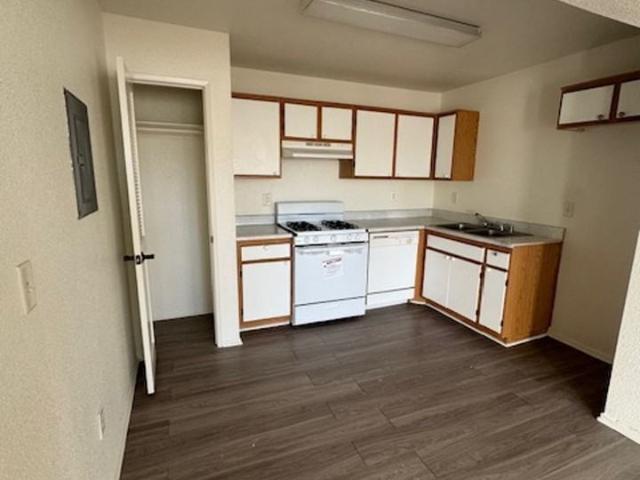 Sierra View Gardens Apts 1 Bedroom Apartment for Rent at 37850 20th St E, Palmdale, CA 93550