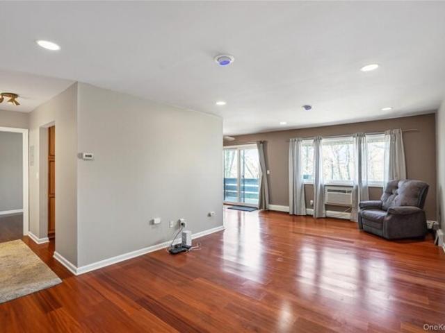 Sierra Vista Ln, Valley Cottage, Condo For Sale