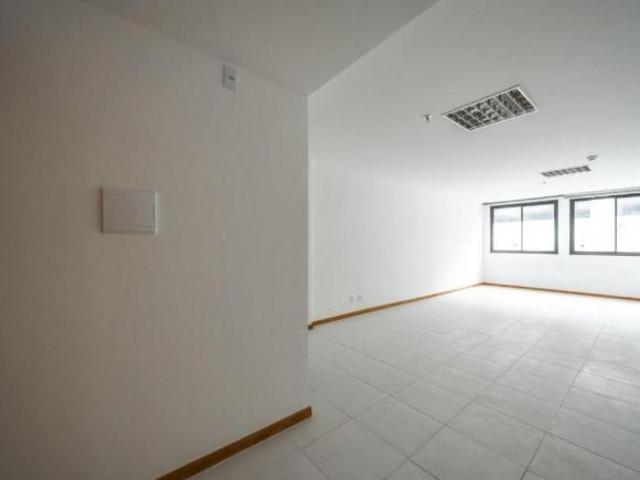 SIG QD 02 ED. CITY OFFICES ? Sala com 1 vaga de garagem Setor de Indústrias Gráficas SIG Bra