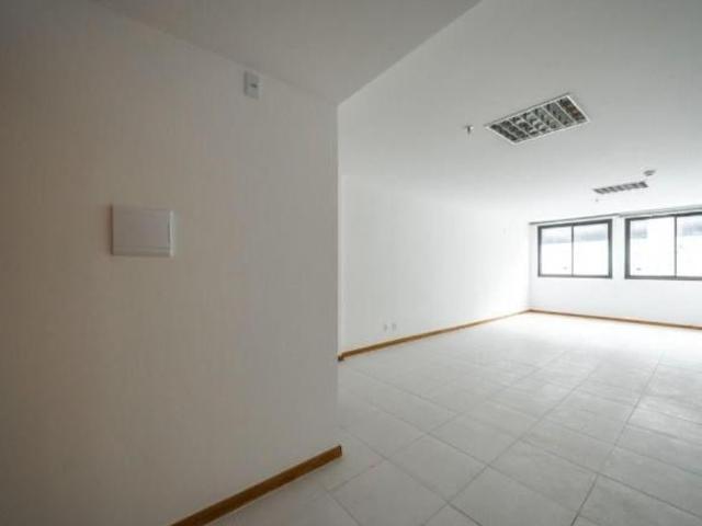 SIG QD 02 ED. CITY OFFICES ? Sala com 1 vaga de garagem Setor de Indústrias Gráficas SIG Bra