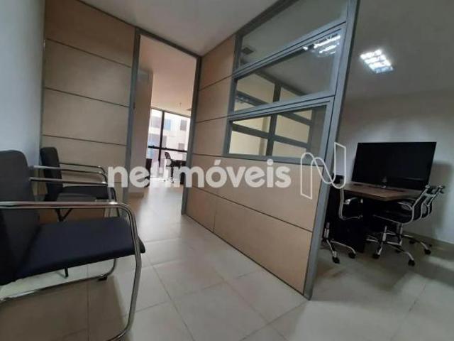 SIG QUADRA 4 – SALA COMERCIAL MOBILIADA, COM 1 VAGA – ED. BARÃO DE MAUÁ